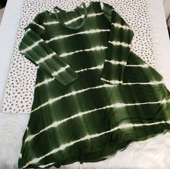 entro | Tops | Entro Green Cream Tunic Large | Poshmark